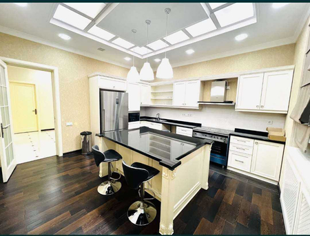 Gabus building 4 room 3 bed 2 bath Taras Shevchenko street metro Oybek
