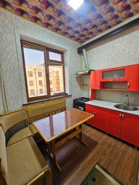 1 xonali 36m² 4-qavat sotiladi.