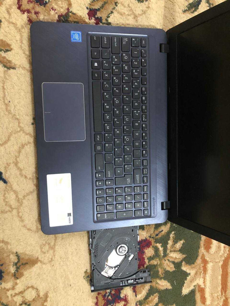 Noutbuk Asus / Intel(R) Celeron(R) N4000 / 1.10GHZ / OZU 4GB