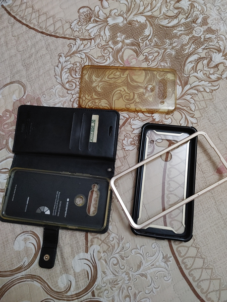 Продаю чехол кошелёк и бампер от LG V40