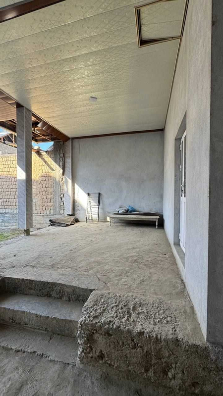 Arzon 4 sotikli hovli sotiladi