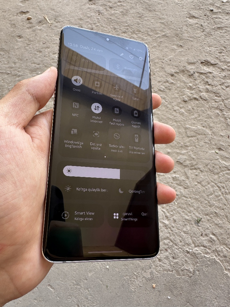 Samsung A82 5G white. Holati yaxshi .