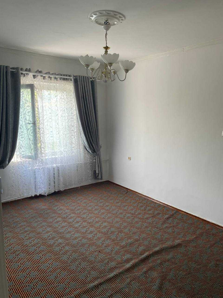 Продам свою 1/5/5 на Карасу 1. В чистом состоянии. Школа 209
