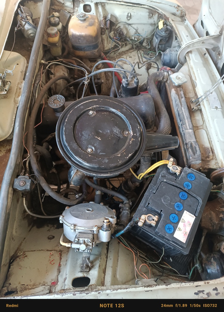 Moshina sotiladi Lada 2103