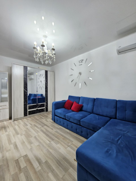 Аренда. Буюк Ипак Йули 1в2/4/4    42м².  Укомплектована