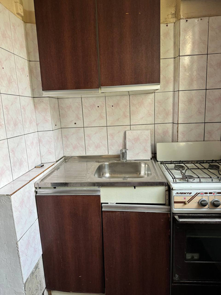 Продаётся 1в2х комнатная квартира не далеко от рынка Кадышева.