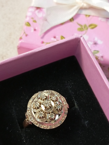 Tilla braslet narxi 60$ , sepochka narxi 120$ 585 proba