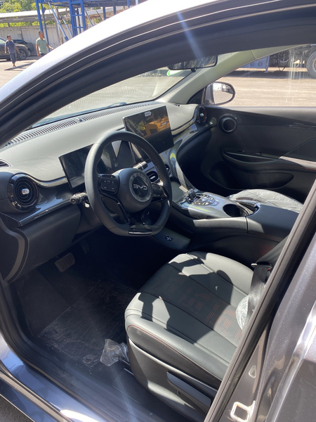 Byd E2 mokriy rangi