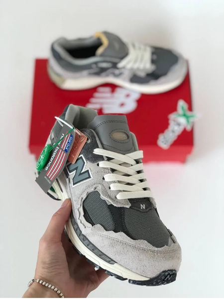 New Balance 2002 R