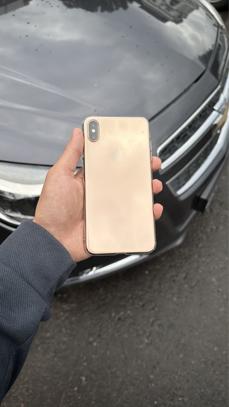 iPhone Xs Max 81% FULL