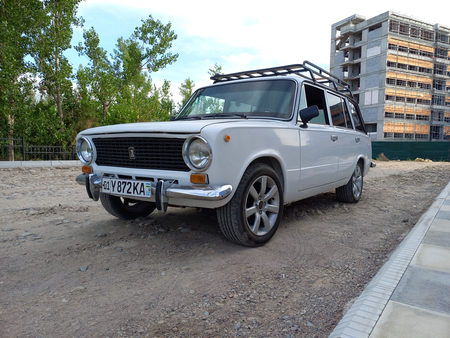Tinnu Vaz 2102 sotiladi narxini kelishamiz