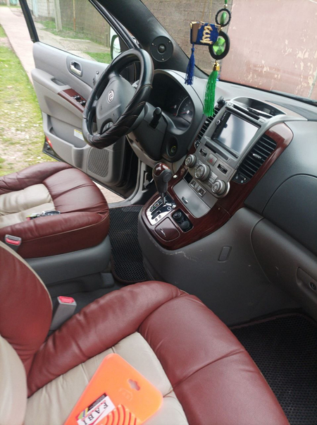 Kia Carnival 2007 yil