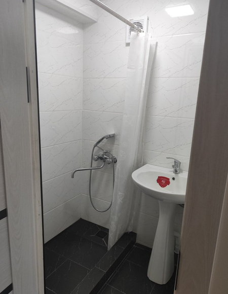 Qorasaroyda 1/2/2 yevro remont 27м² Yo'l yuzidagi do'm srochni sotilad