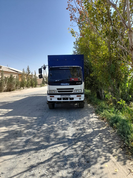 Isuzu 10 tonnalik 2015 yil