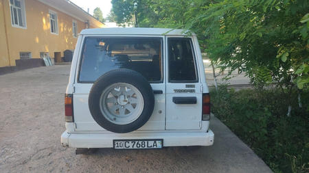 Isuzu trooper jeep