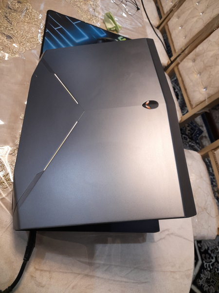 Alienware sotiladi 500$