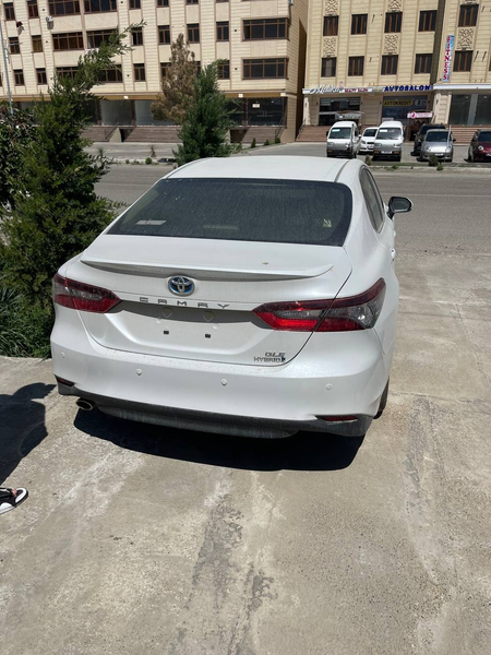 Toyota Camry 2,5 HYBRID