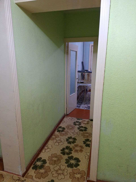 Медгородок 3 хонали квартира сотилади.