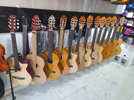 Gitara akustichiski va klassichiski