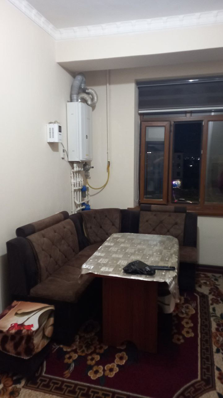 Qarshi shahrida davlat xizmatlari yonidagi domda kv bot 2 xona