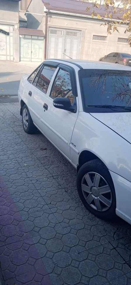 Nexia 2 sotiladi 2015 yil 131.000km yurgan