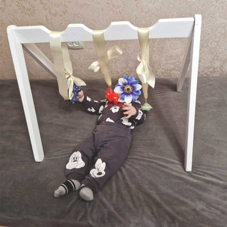 Продаю игровую  стойку с подвесными игрушками для новорожденных
