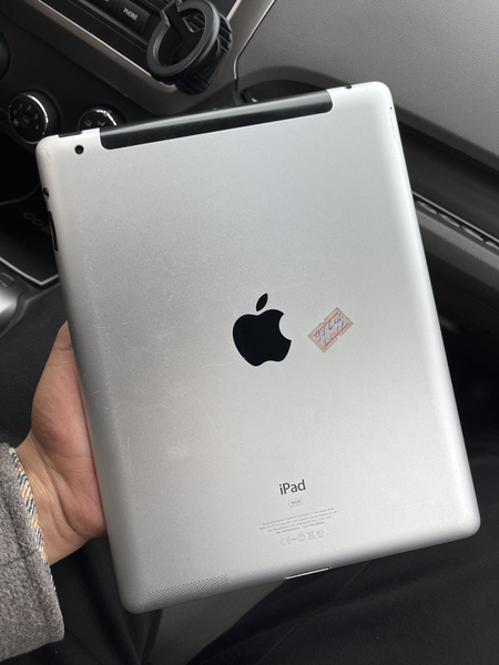ipad 2 sotiladi.