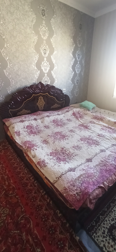 Спальня диван и шкаф