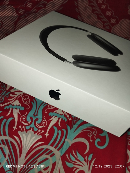 Продаю Airpods Max