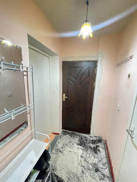 Uy sotiladi chilonzor 9 kv 1 xoan 4 etaj 42000$