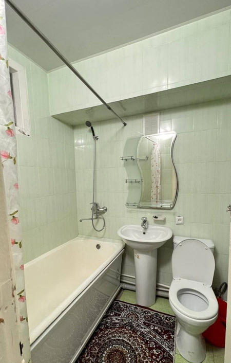 Arenda kvartira Oloy Bozor oldida 1/2/4
