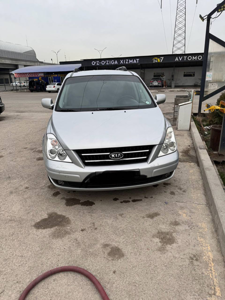 Kia Carnival 2008 yil holati yaxshi