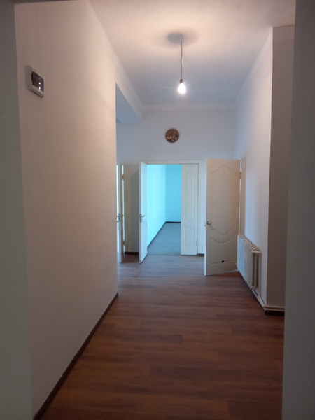 Kvartira sotiladi 4 xonalik