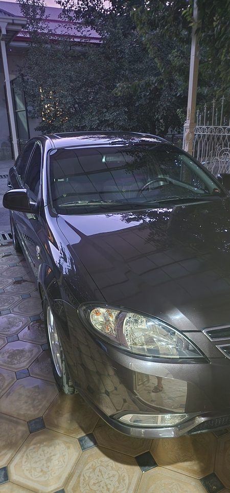 Chevrolet Gentra (choco)