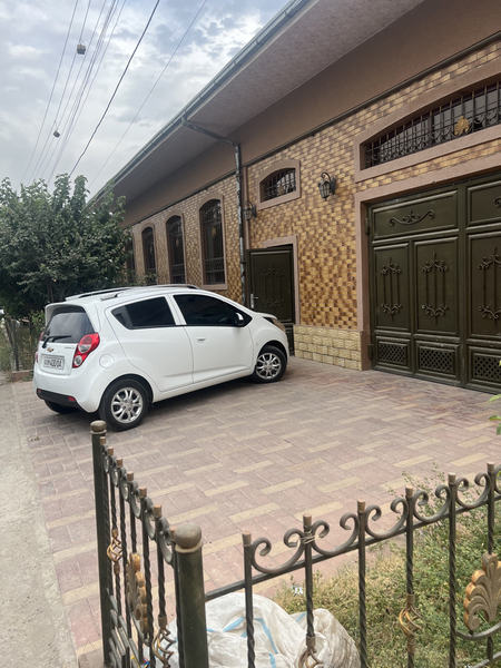 Nazarbek Natarus kochada masjta oldida  uchsatka sotiladi 12 sotix