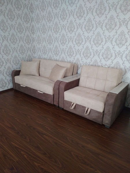 Продам диван с креслами.