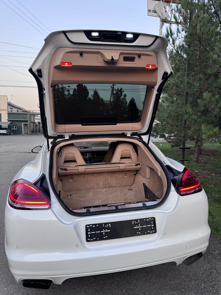 Porsche Panamera 4S