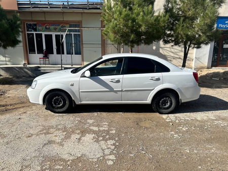 lacetti 1.8  srochna sotiladi