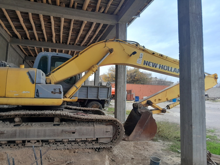Sotiladi New HOLLAND ekskavatir