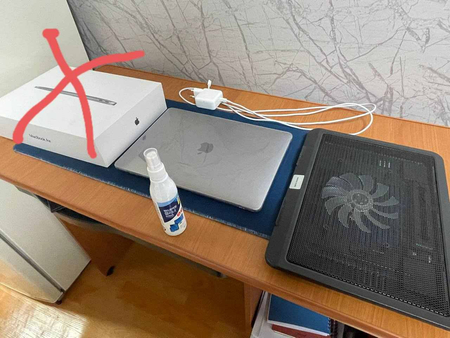 Macbook air 2019  batareka  normal  hollatta