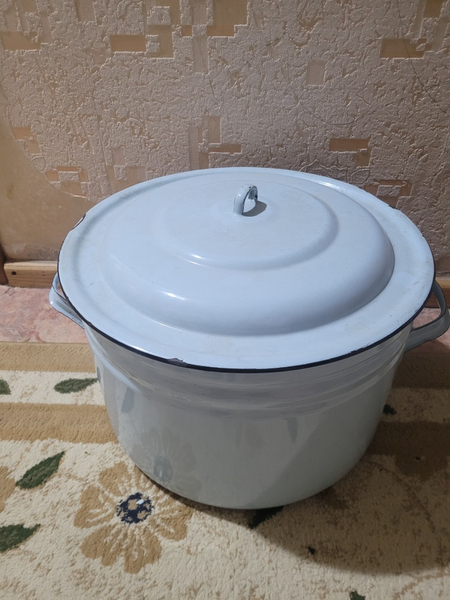 Кастрюля эммаировпнная