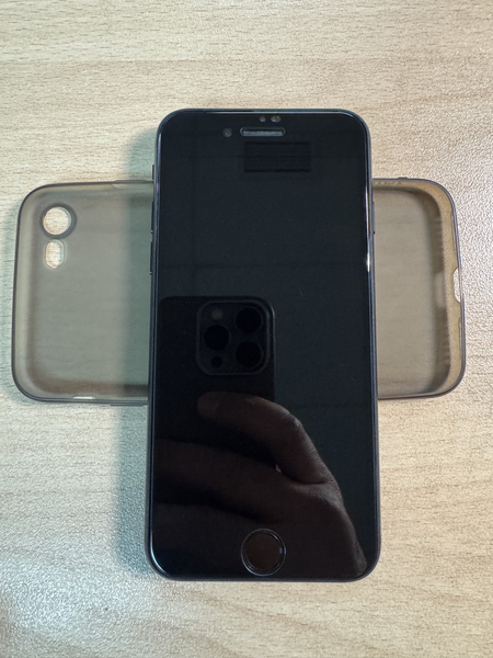 Продам свой iPhone se 2020