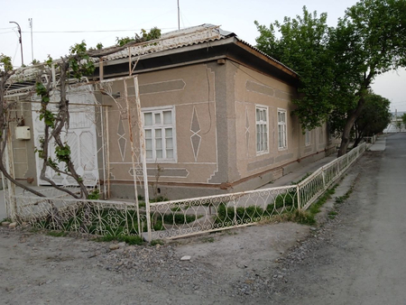 Bobur mahallasidan hovli sotiladi