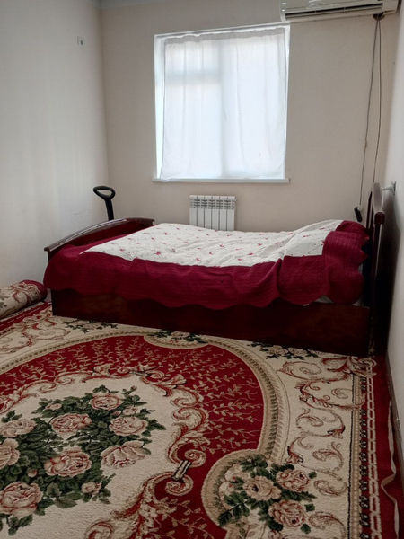 7 каватли домни 2-этажида жойлашган 70 кв.метрли 3 хоналик уй сотилади