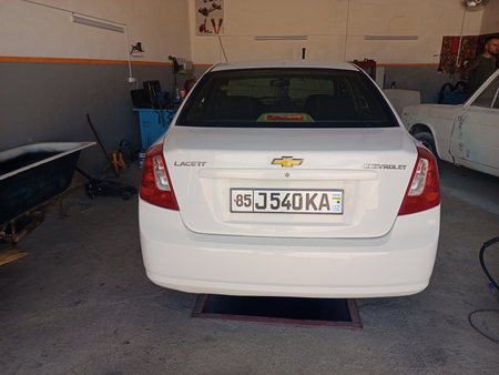 Lasetti 1.8 sotiladi abmen kuriladi moshinaga qarab