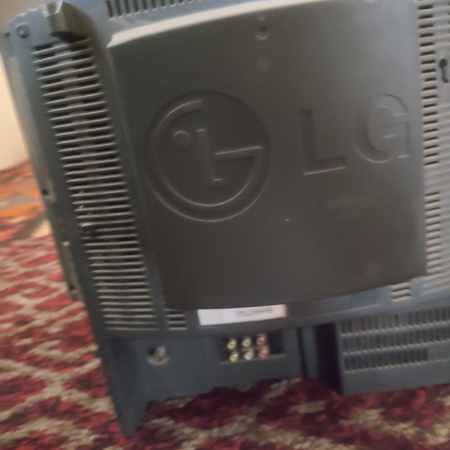 Televizor LG 2ta sotiladi zoʻr ishlaydi