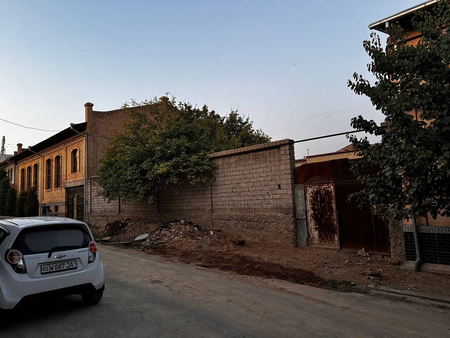 Yer sotiladi fasad 20×30 gvardeyskiy Toshkent tumani.