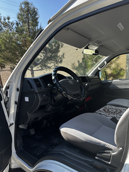 Tayota Hiace 2018