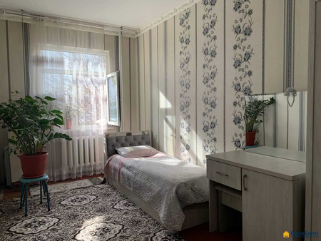 Продается 2 ком квартира в Юнусабадском р-не 11 кв!  (J 1573)