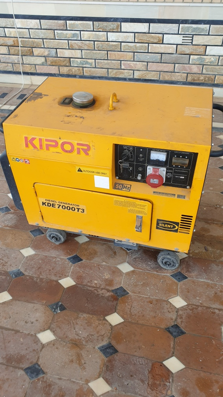 Generator kipor sotiladi